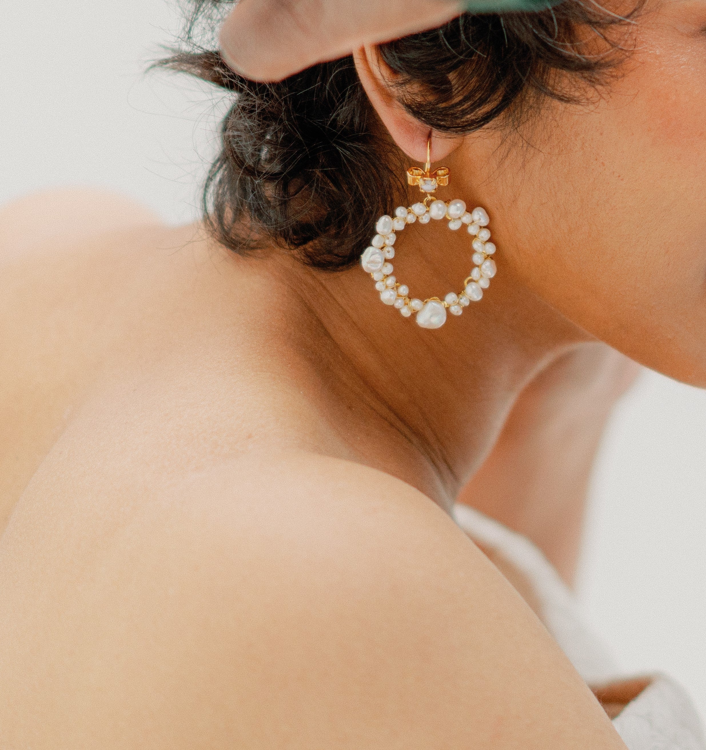 Nestina Pearls Hoop Earrings with Bow AXELLE 25020 Gold